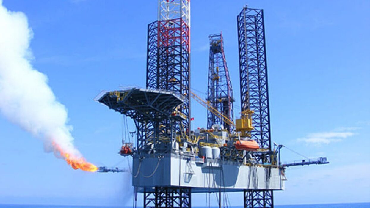 OFFSHORE FLEET BARGE MASTER FOR CDR 550EUR P/D - Gold Orion