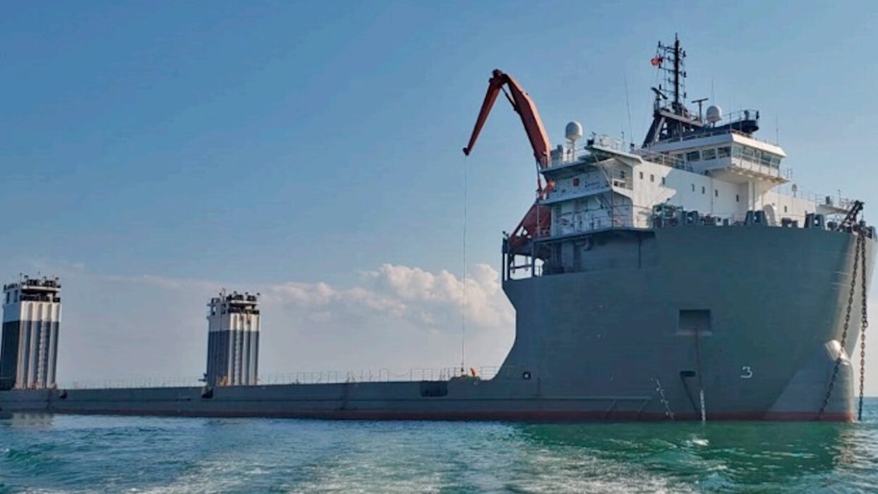 Heavy Lifting Vessel - Gold Orion